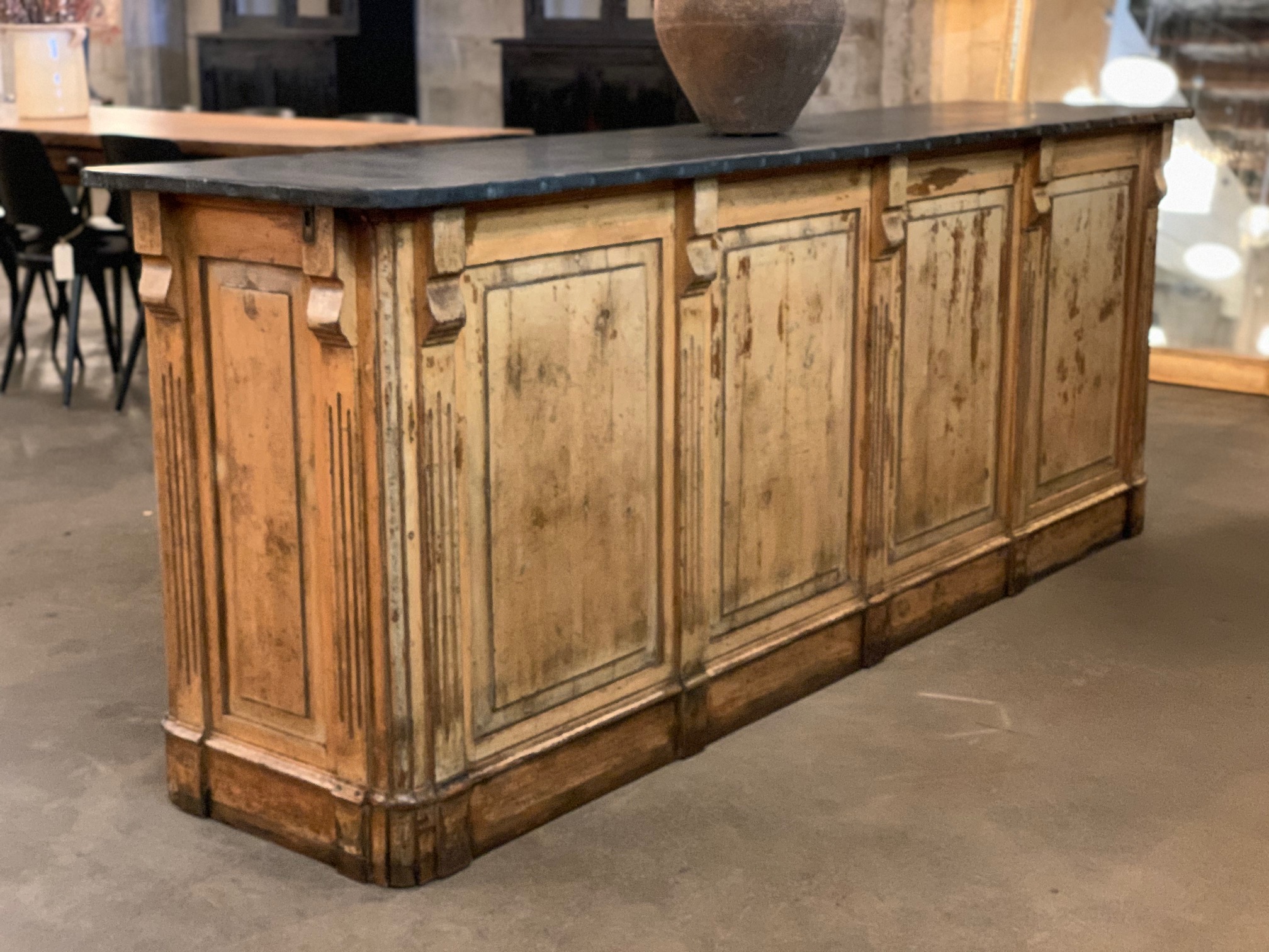 Large Italian counter in Sold | Vitrine