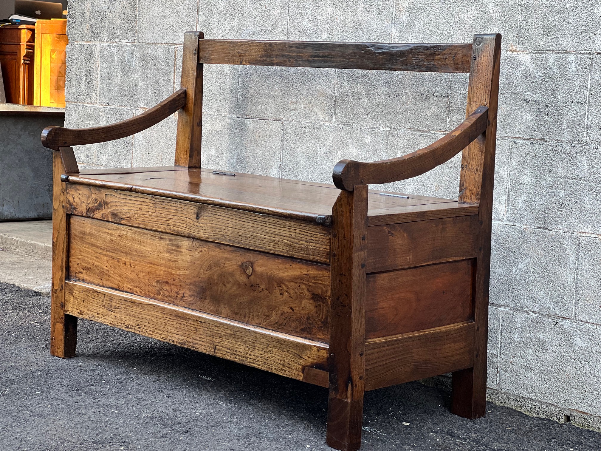 Fireside bench in Seating | Vitrine